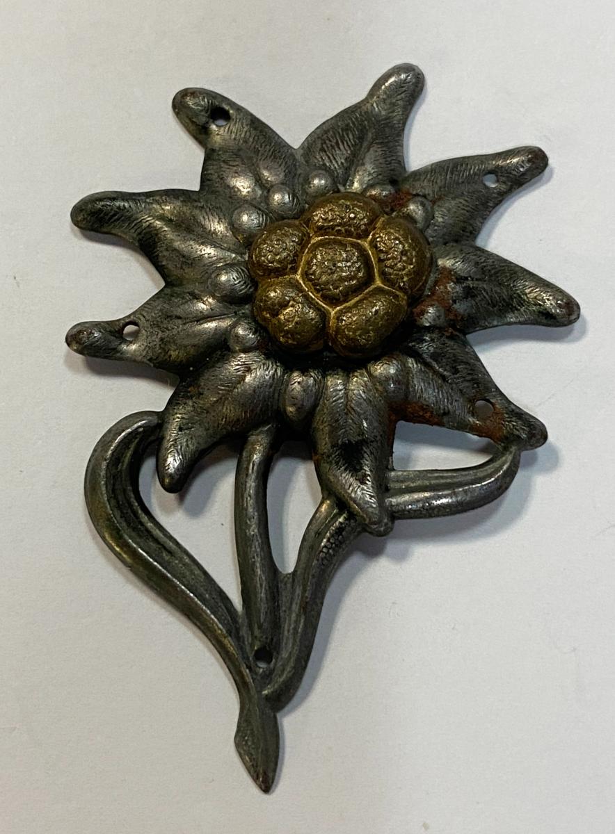 WW2 German Gebirgsjager Edelweiss Cap Badge
